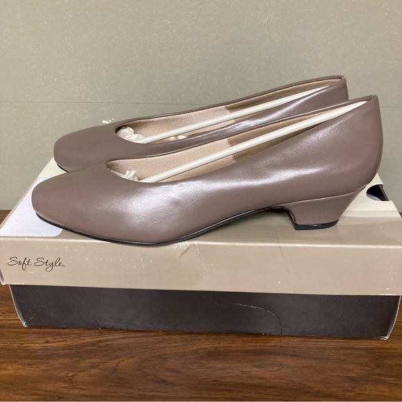 Soft Style | Shoes | Nwt Soft Style Angel Ii Putty Smooth Pumps 95 ...